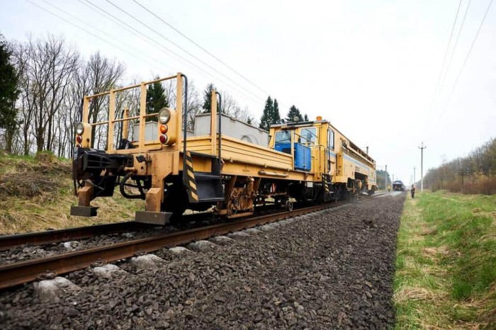 Ukrzaliznytsia Begins Installing Overhead Lines On Kovel-Izov-Polish ...